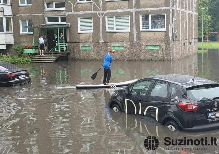 Stichinė liūtis Lietuvoje: miestą užliejo lietus